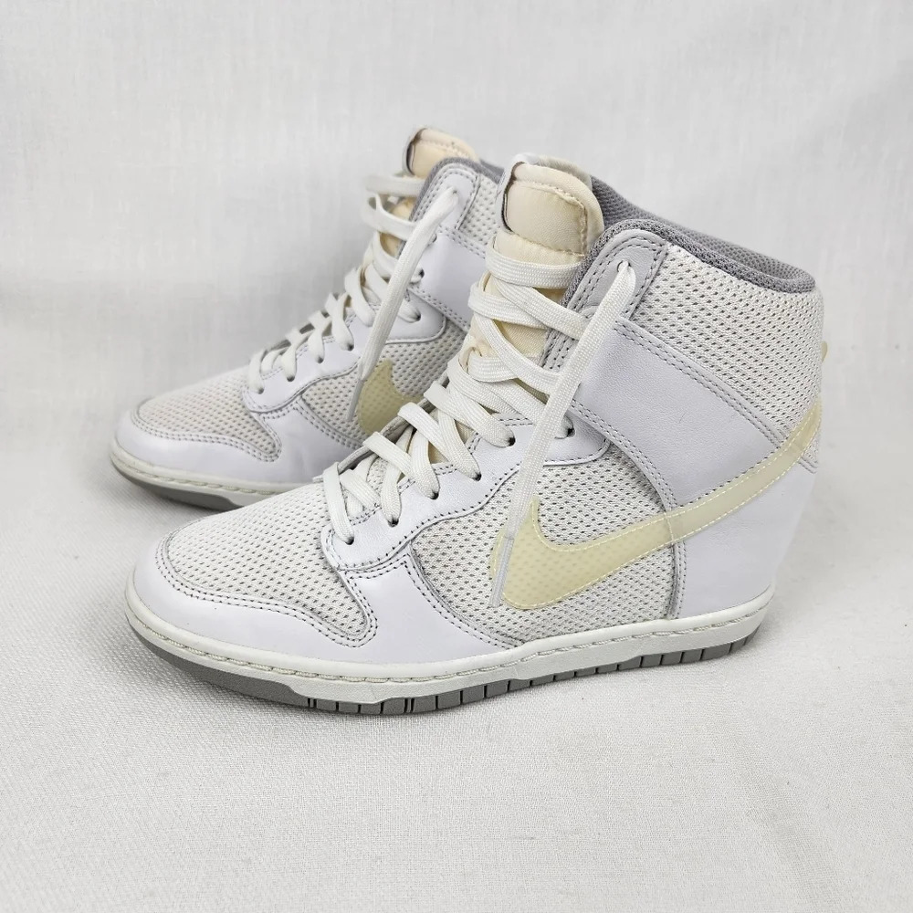Nike Dunk Sky High Essential "Sail" - Gem
